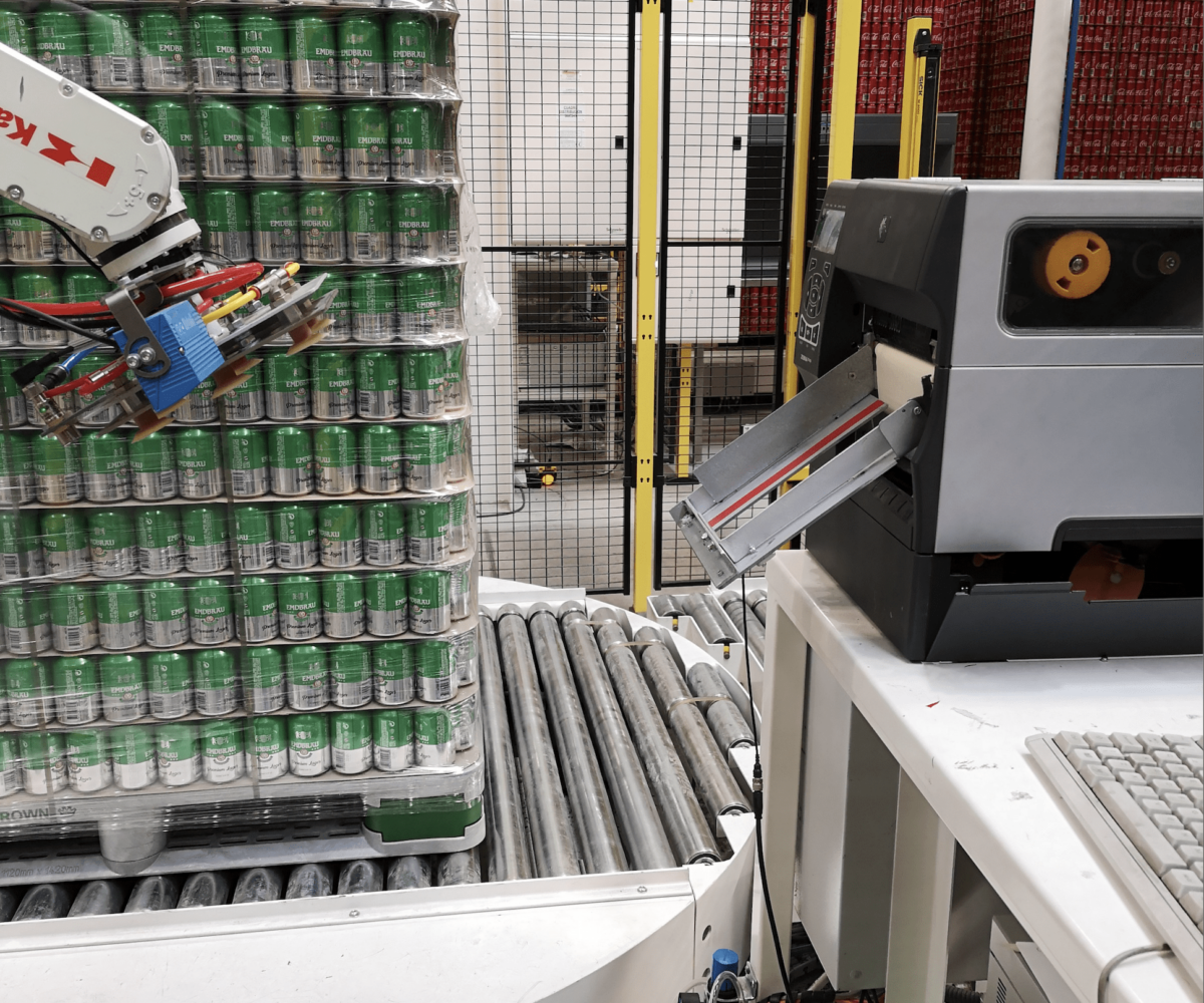 Kawasaki robots used for precision label placement | Robotics and ...