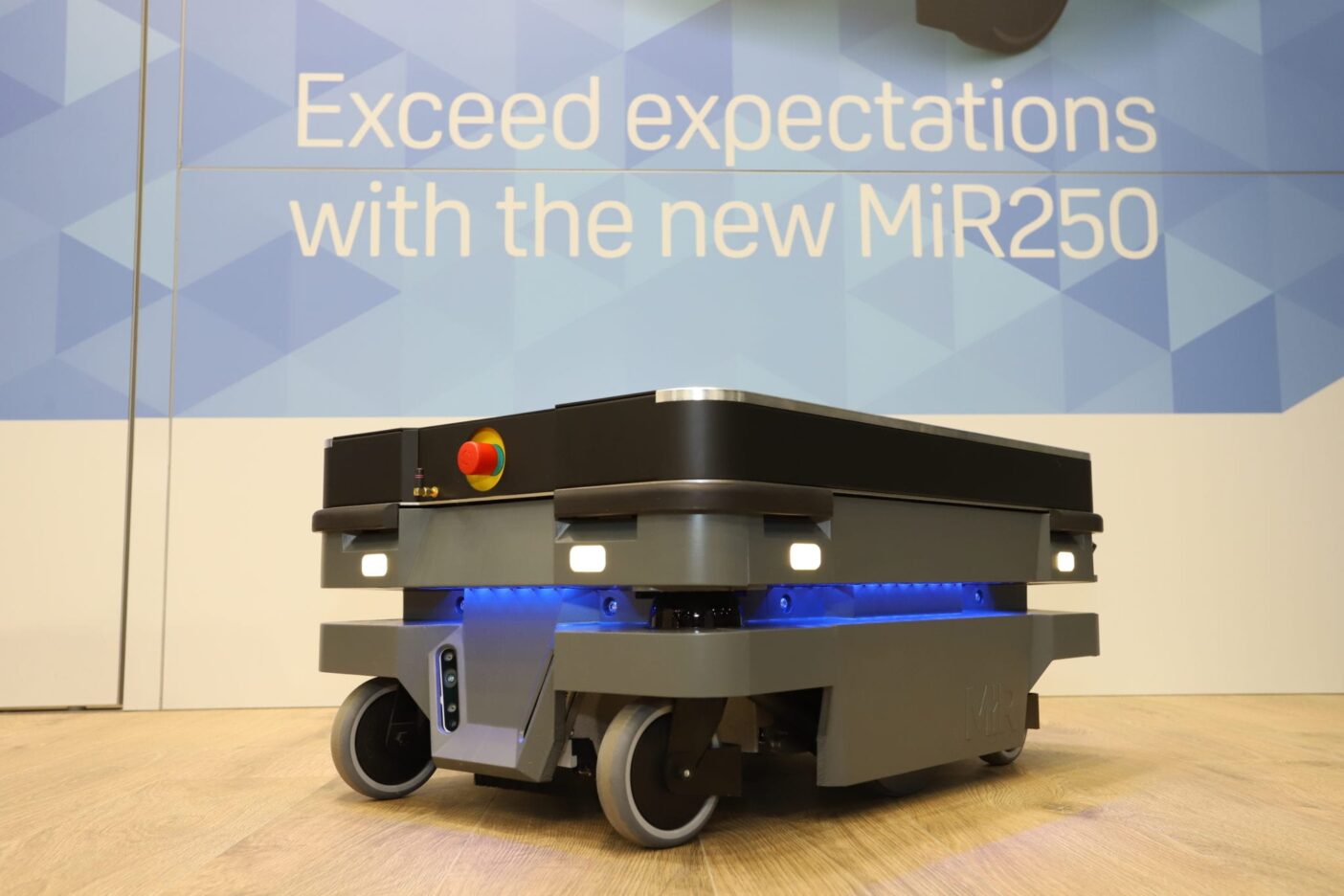 MiR launches new fast-charging collaborative AMR | Robotics and Automation