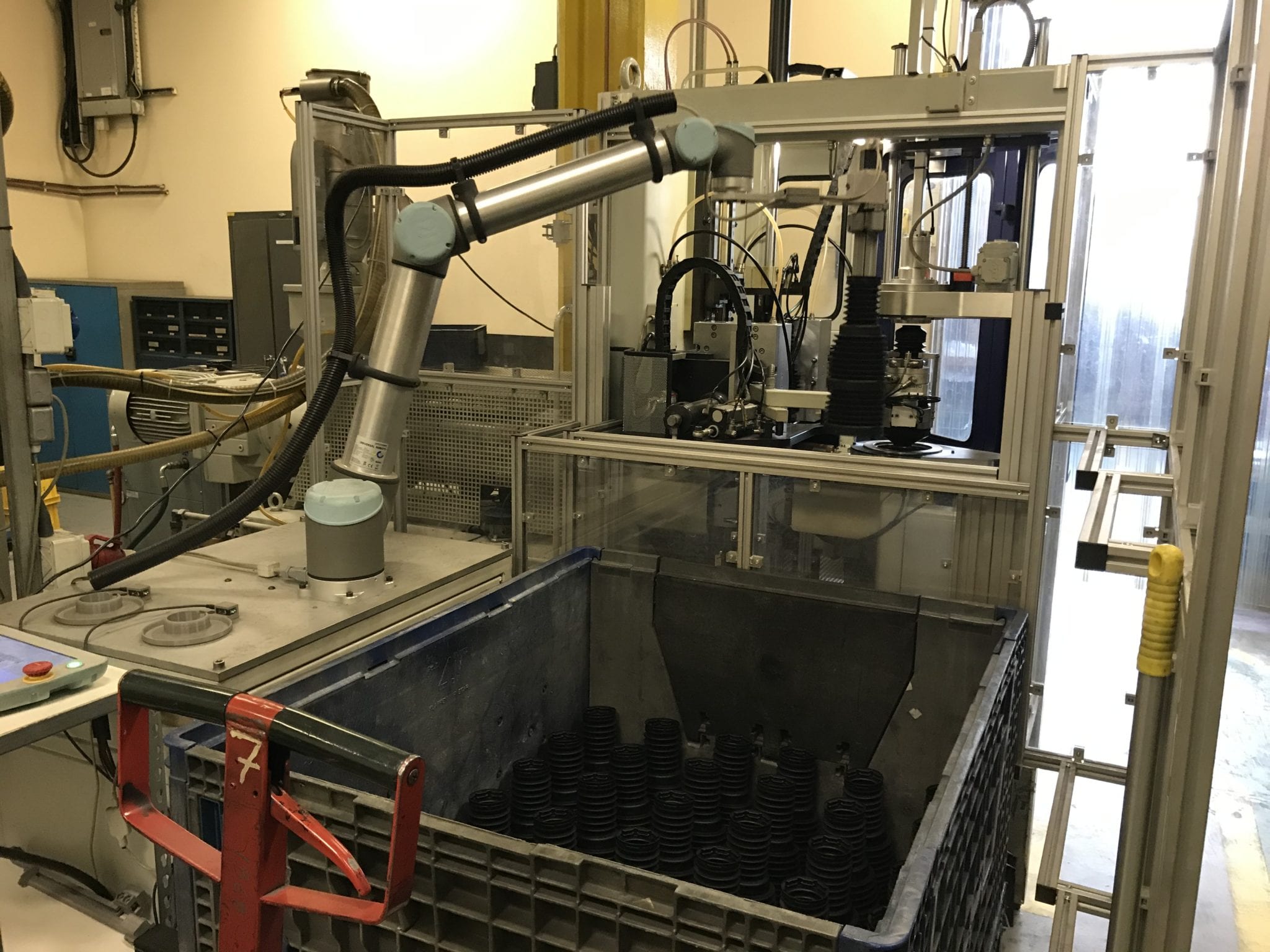British auto parts supplier deploys packing cobot | Robotics and Automation