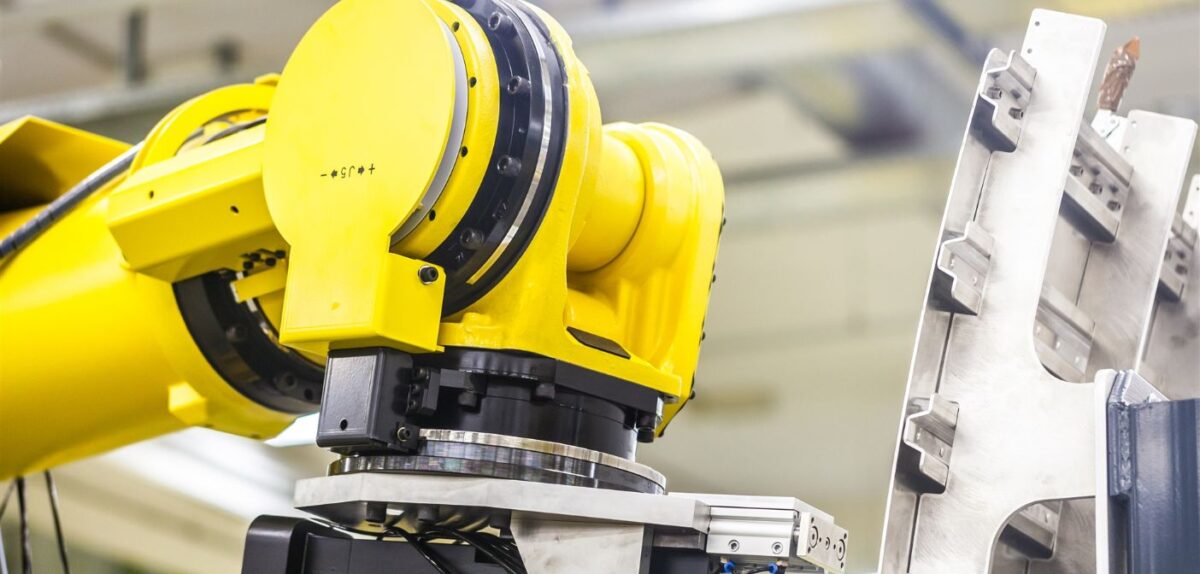 Fanuc expands M-900 six-axis robot series | Robotics and Automation