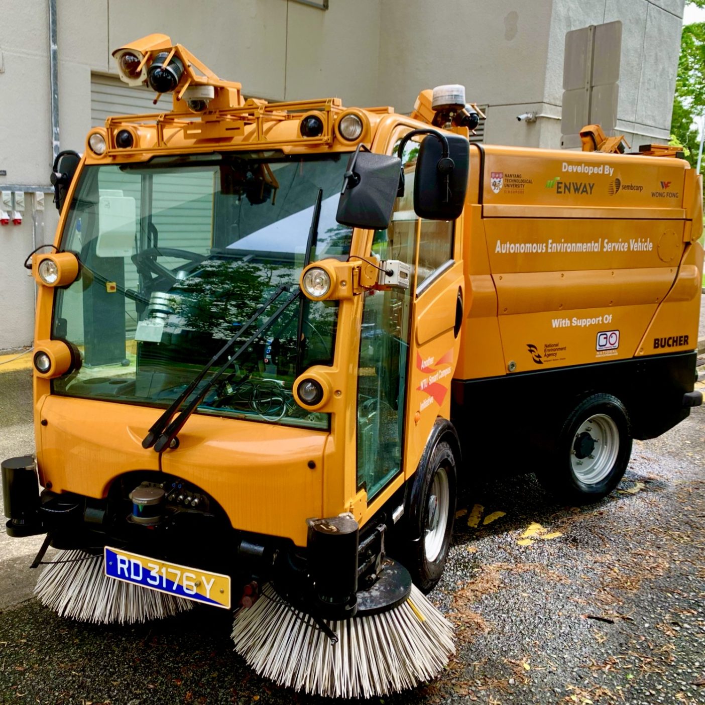 Singapore trials autonomous road sweeper | Robotics and Automation
