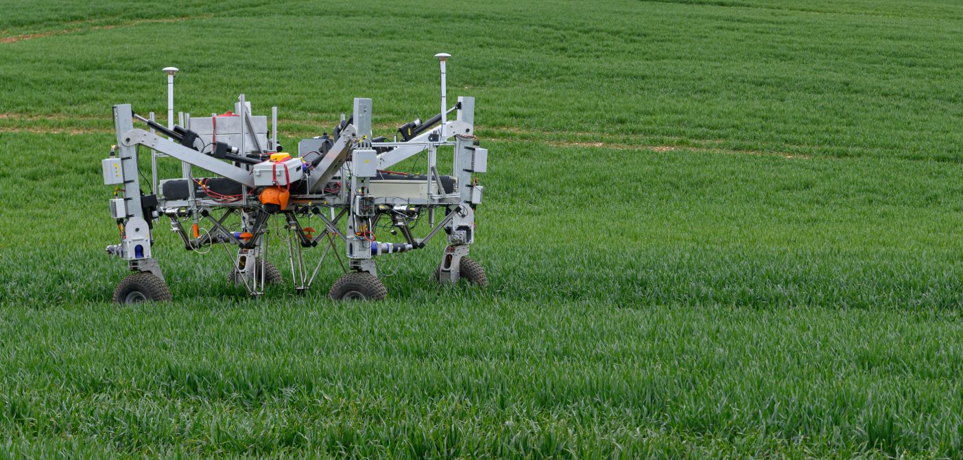 World’s first non-chemical robotic weeder showcased at UK farm | Robotics and Automation