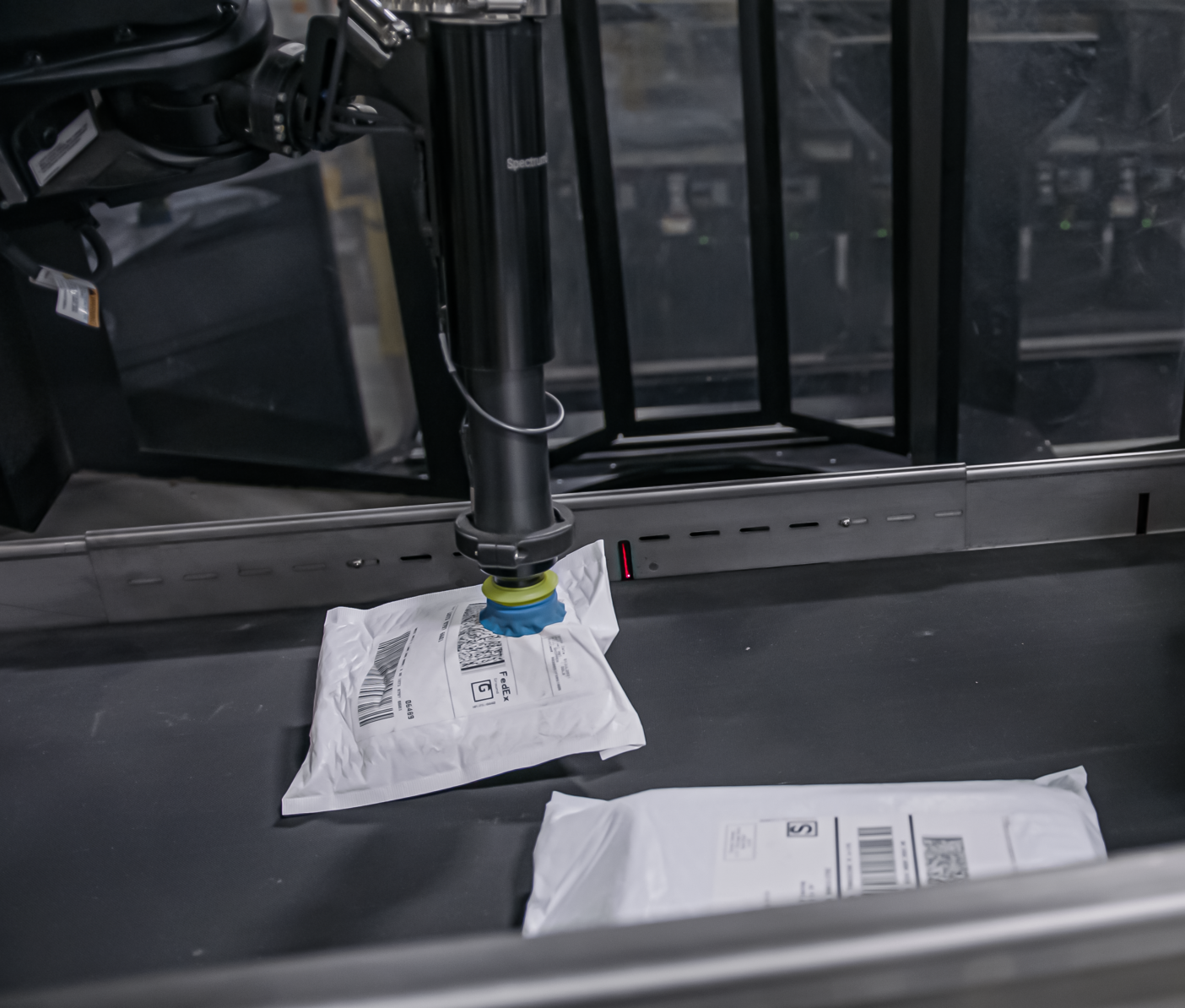 FedEx installs robotic sortation solution at its New York hub ...