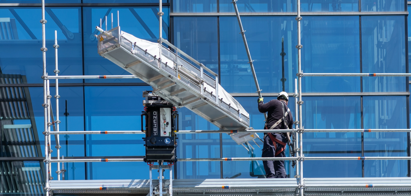 Funding boost for robotic construction hoist | Robotics and Automation