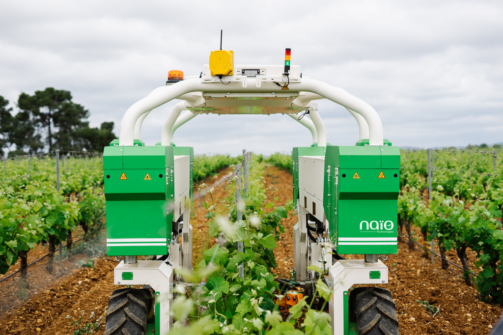 Naïo Technologies plans unsupervised work of robots in 2022 | Robotics ...