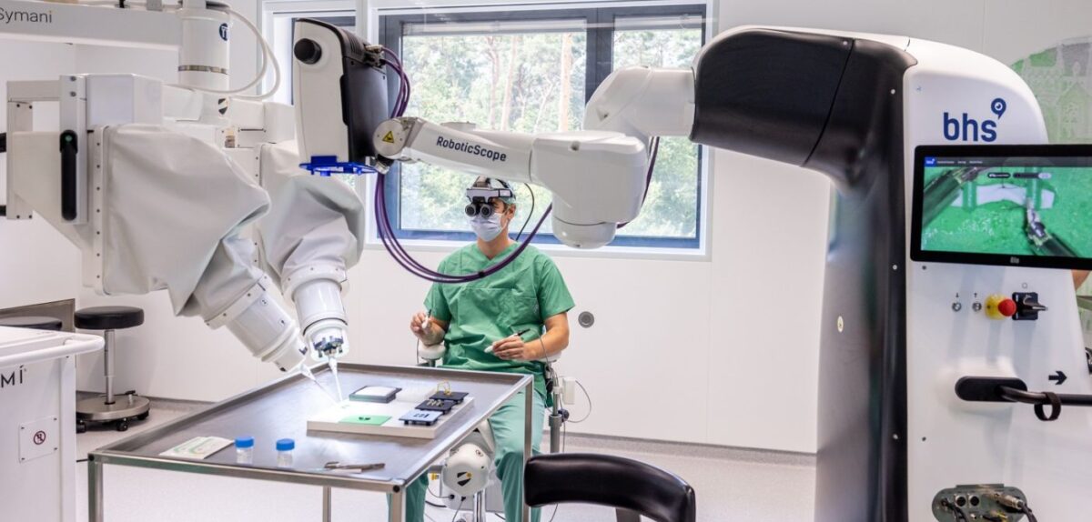 Researchers perform robot-supported microsurgery in 'world first ...