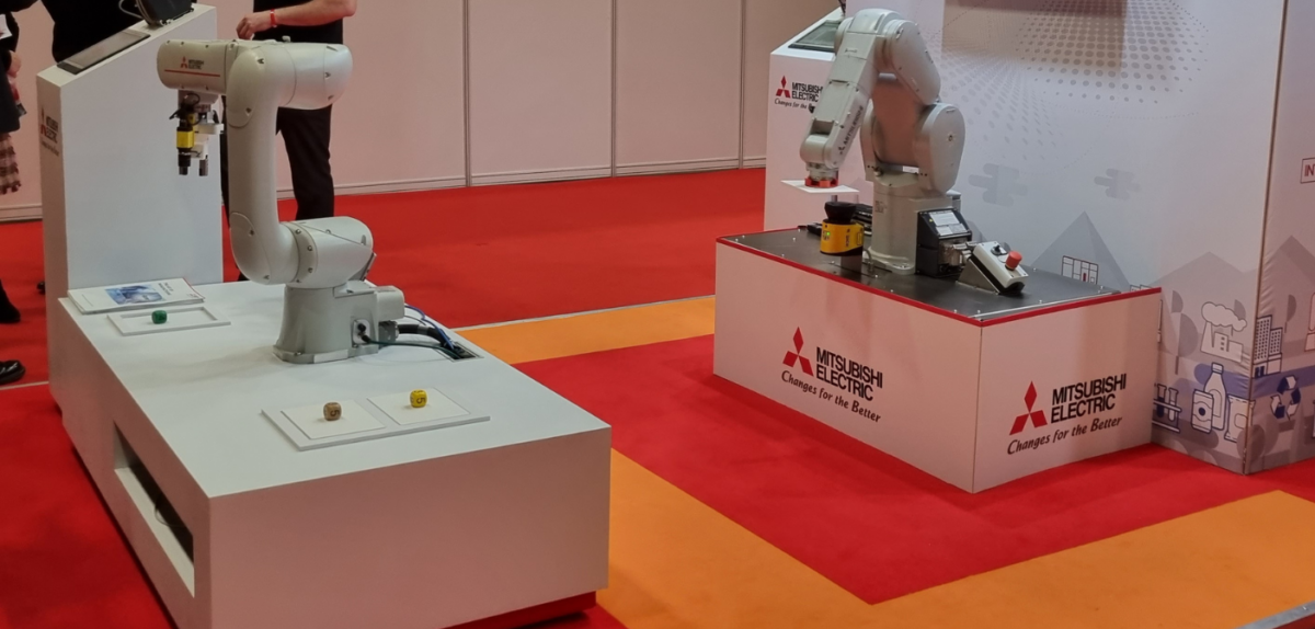 Dice-rolling robots and more from Mitsubishi Electric at Robotics and ...