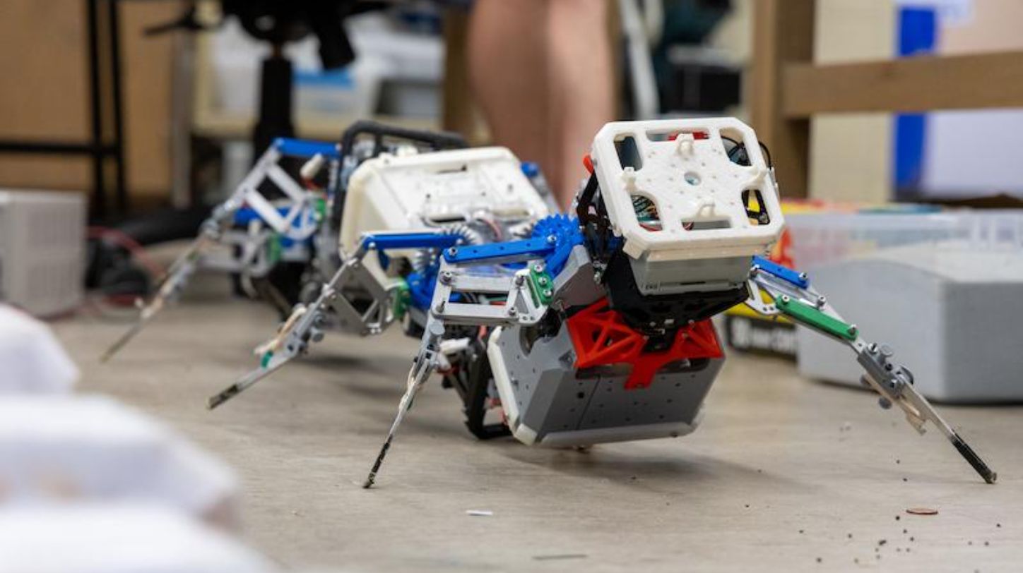 Mobile robots get a leg up from a more-is-better communications principle