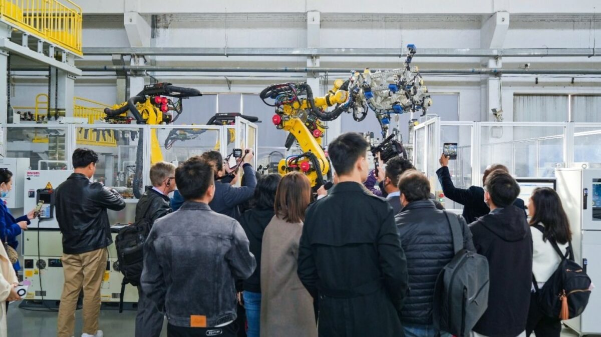 Chinese factory implements 5G-powered flexible production line ...