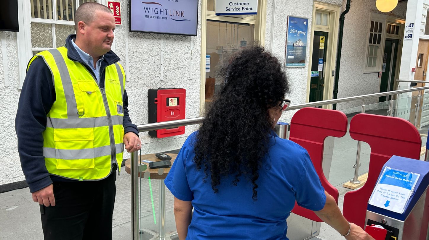 UK’s first ferry automated smart gates introduced on Wightlink route ...