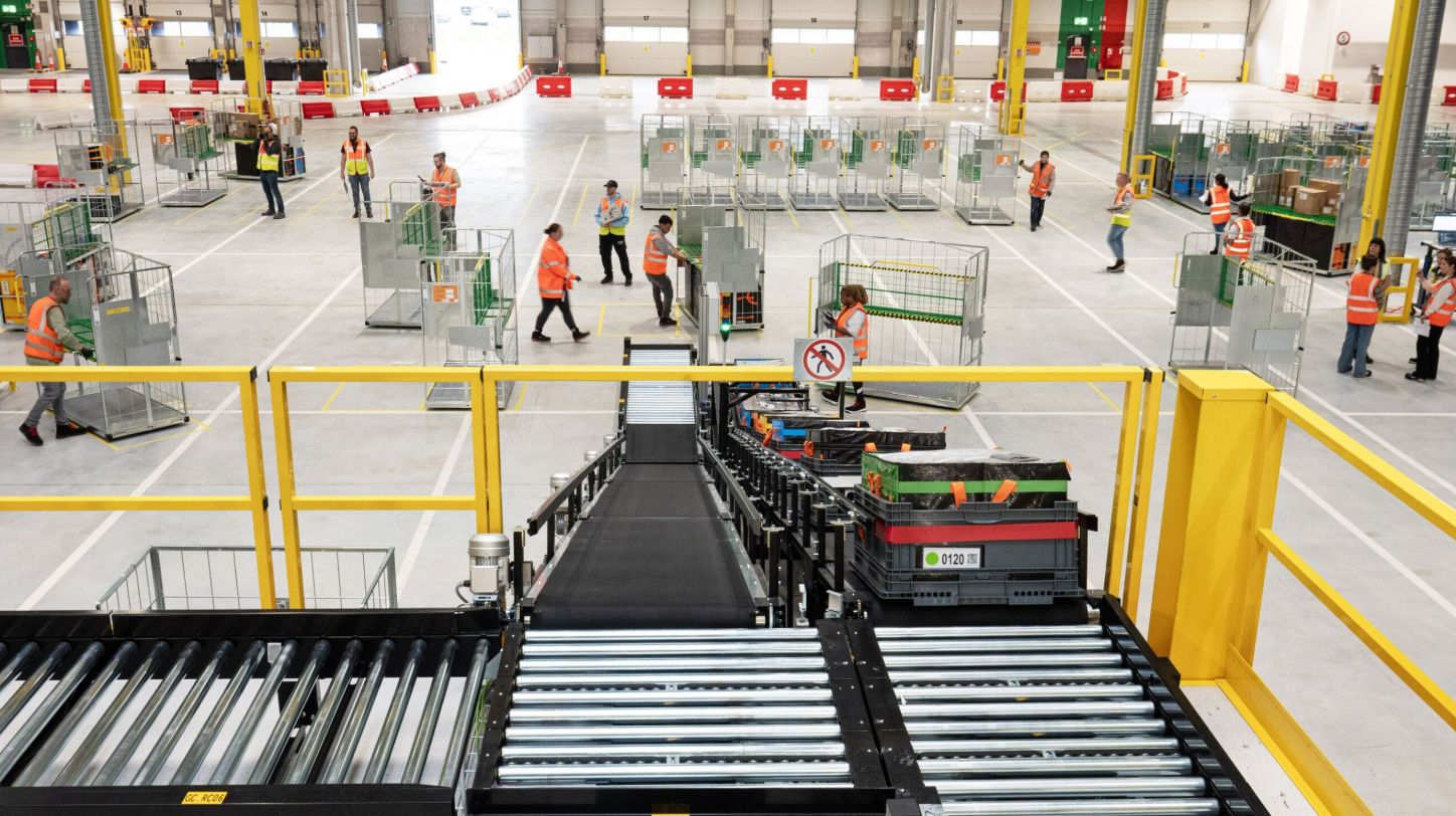 Amazon unveils seven robots to transform final-mile operations at ...