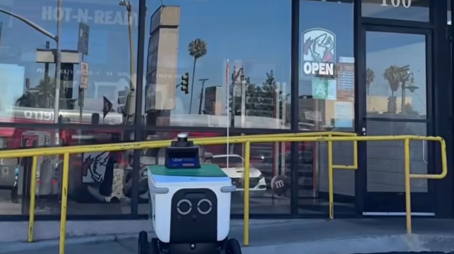 Serve Robotics and Little Caesars utilise autonomous pizza delivery ...