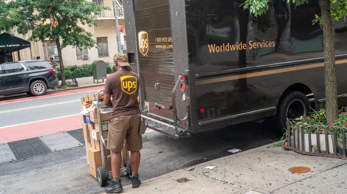 UPS to invest US$120m in 400 Pickle robots to automate truck unloading ...