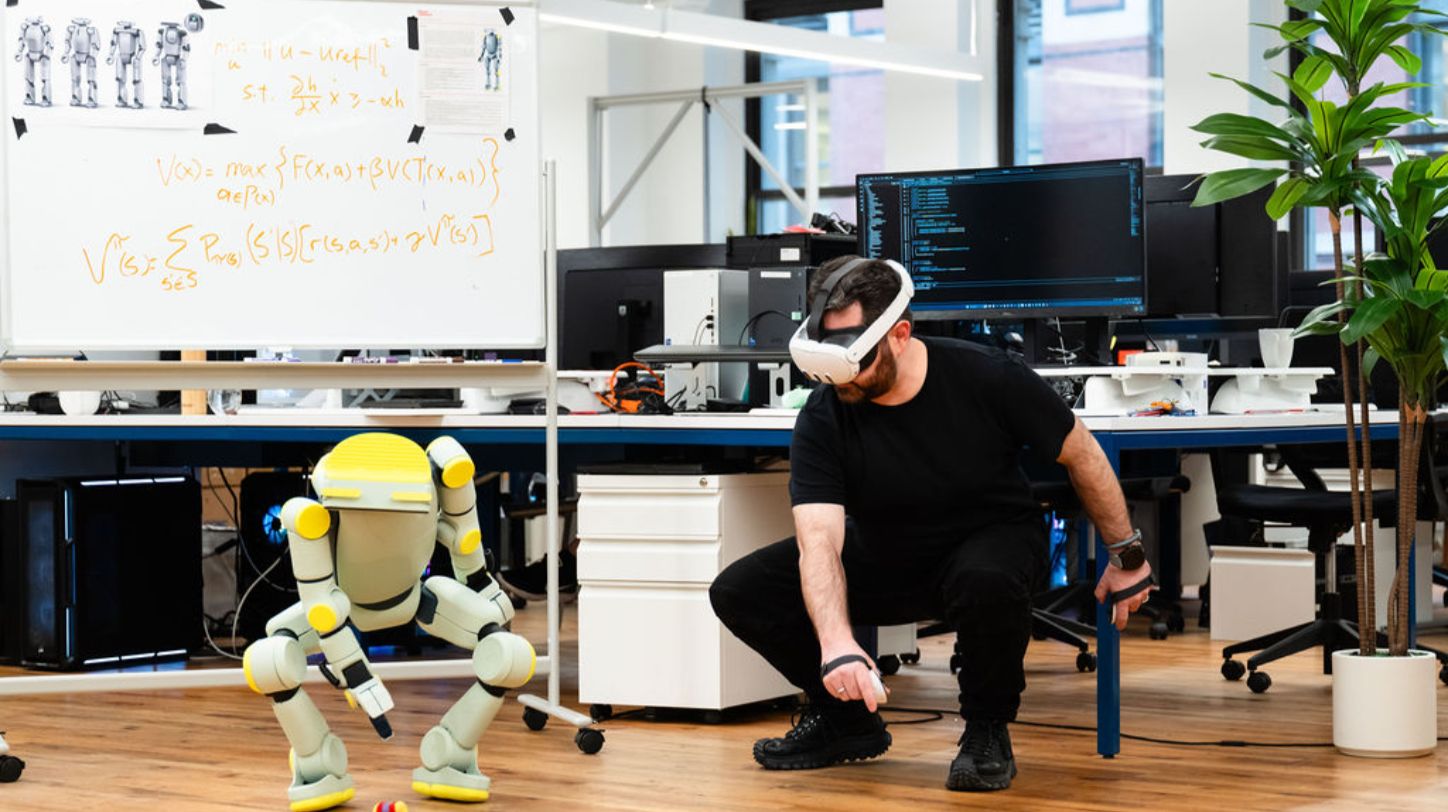 GXO participates in UK's first robotics degree-level apprenticeship ...